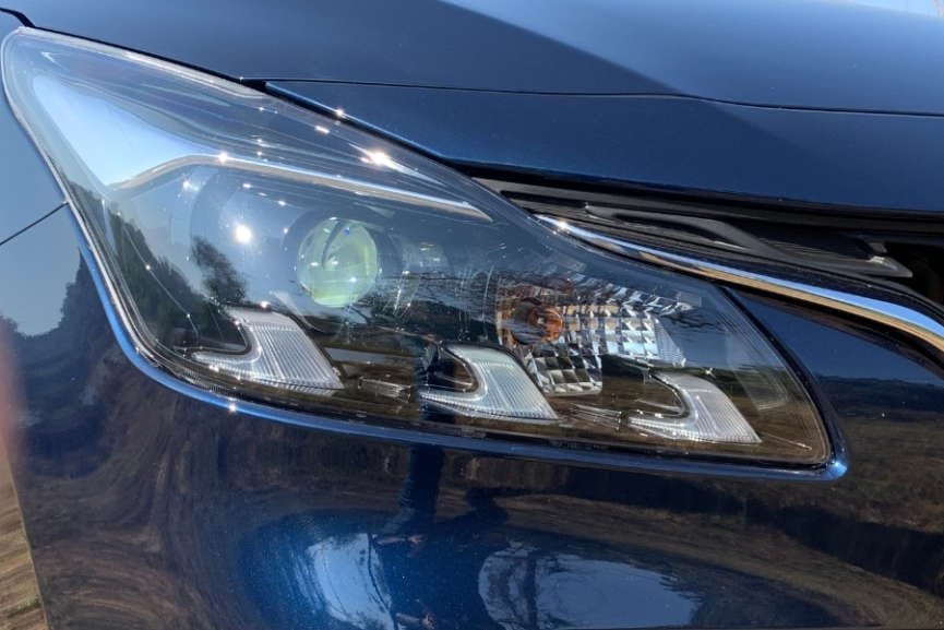 Different Types Of Headlamp Technology - GaadiFy